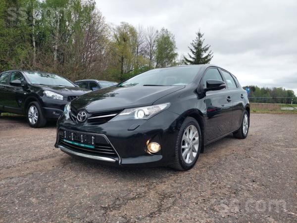 Melns Toyota Auris 2013 Cēsis, ar dzinēja tilpumu 2.00 L un nobraukumu 240 tūkst. km par 6700 €, foto 1 vietnē AUTOMOTO.COM.LV