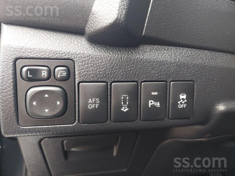 Black Toyota Auris 2013 in Cesis, with an engine capacity of 2.00 L and mileage of 240 thousand km for 6700 €, photo 10 on AUTOMOTO.COM.LV