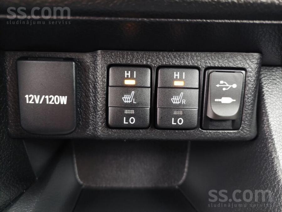 Black Toyota Auris 2013 in Cesis, with an engine capacity of 2.00 L and mileage of 240 thousand km for 6700 €, photo 12 on AUTOMOTO.COM.LV
