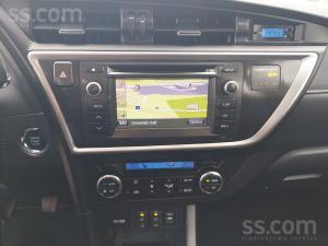 Black Toyota Auris 2013 in Cesis, with an engine capacity of 2.00 L and mileage of 240 thousand km for 6700 €, photo 14 on AUTOMOTO.COM.LV