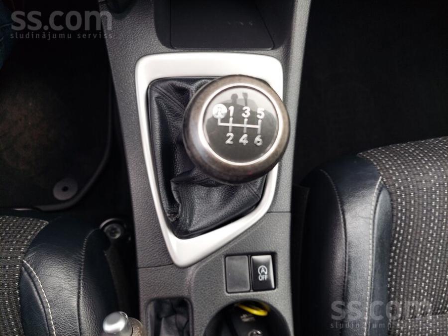 Black Toyota Auris 2013 in Cesis, with an engine capacity of 2.00 L and mileage of 240 thousand km for 6700 €, photo 18 on AUTOMOTO.COM.LV