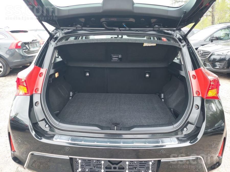 Black Toyota Auris 2013 in Cesis, with an engine capacity of 2.00 L and mileage of 240 thousand km for 6700 €, photo 20 on AUTOMOTO.COM.LV