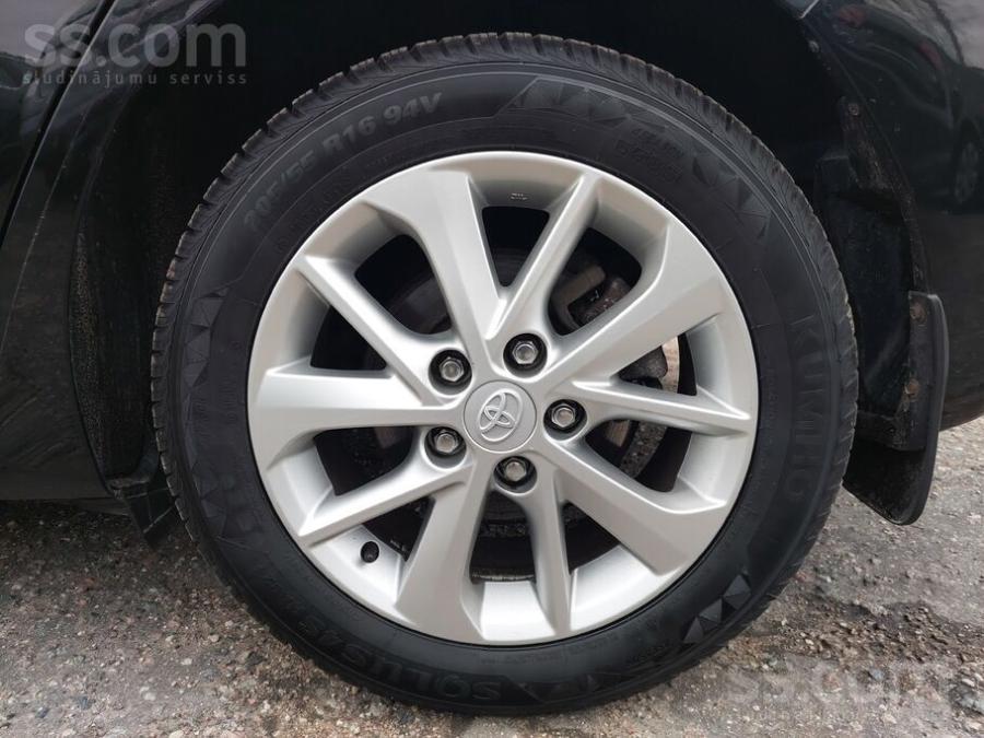 Black Toyota Auris 2013 in Cesis, with an engine capacity of 2.00 L and mileage of 240 thousand km for 6700 €, photo 23 on AUTOMOTO.COM.LV
