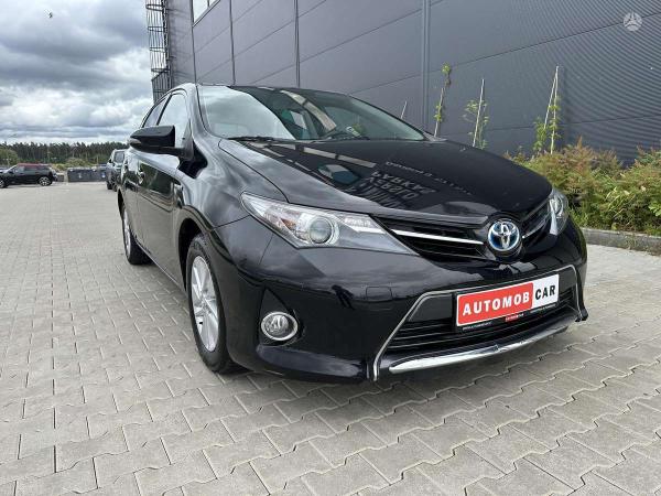 Black Toyota Auris 2013 in Vilnius, with an engine capacity of 1.80 L and mileage of 206 thousand km for 9200 €, photo 4 on AUTOMOTO.COM.LV