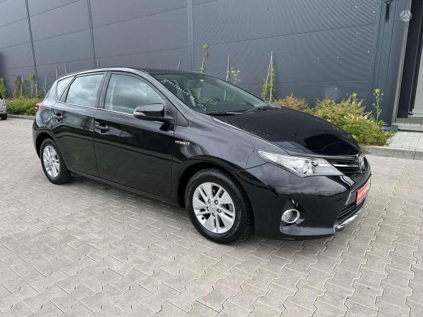 Black Toyota Auris 2013 in Vilnius, with an engine capacity of 1.80 L and mileage of 206 thousand km for 9200 €, photo 6 on AUTOMOTO.COM.LV