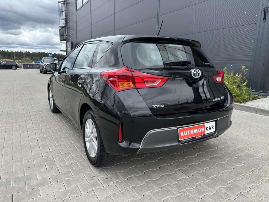 Melns Toyota Auris 2013 Viļņa, ar dzinēja tilpumu 1.80 L un nobraukumu 206 tūkst. km par 9200 €, foto 11 vietnē AUTOMOTO.COM.LV