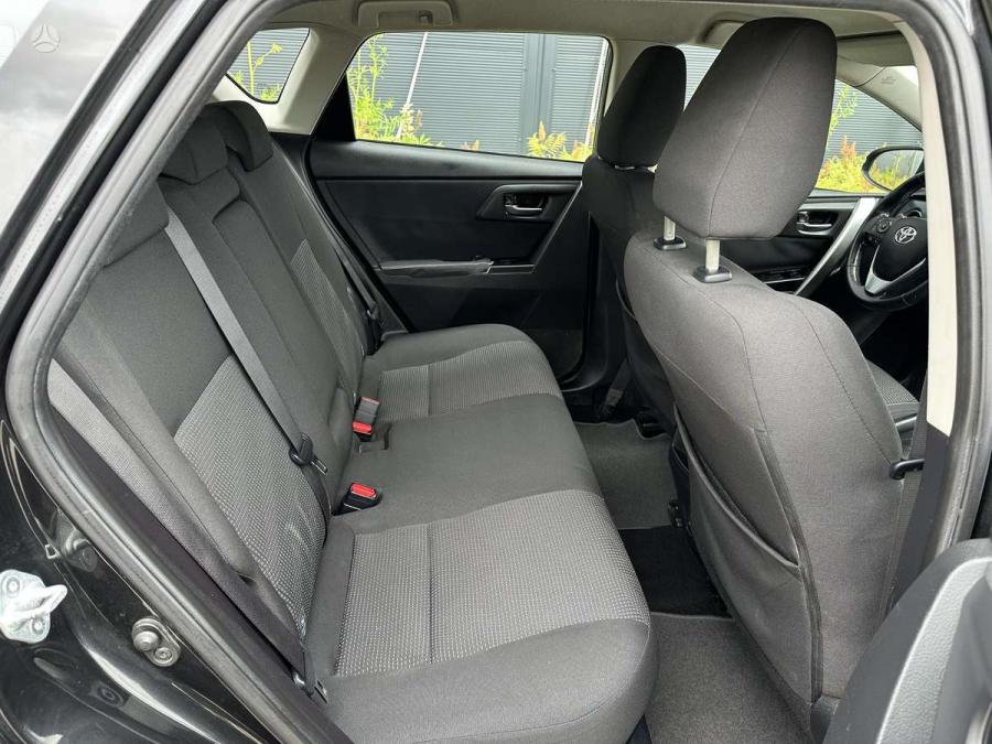 Melns Toyota Auris 2013 Viļņa, ar dzinēja tilpumu 1.80 L un nobraukumu 206 tūkst. km par 9200 €, foto 23 vietnē AUTOMOTO.COM.LV