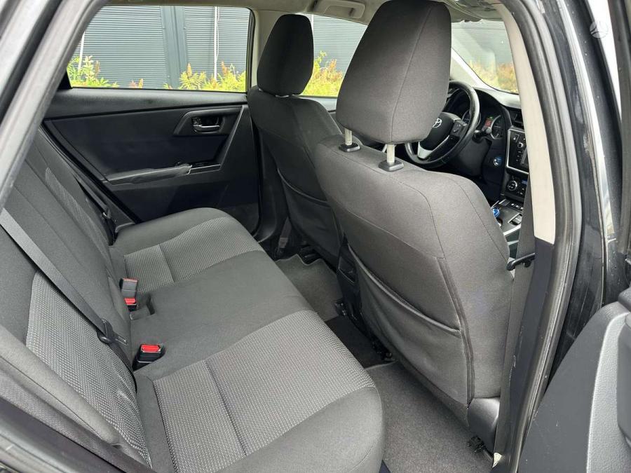 Melns Toyota Auris 2013 Viļņa, ar dzinēja tilpumu 1.80 L un nobraukumu 206 tūkst. km par 9200 €, foto 24 vietnē AUTOMOTO.COM.LV
