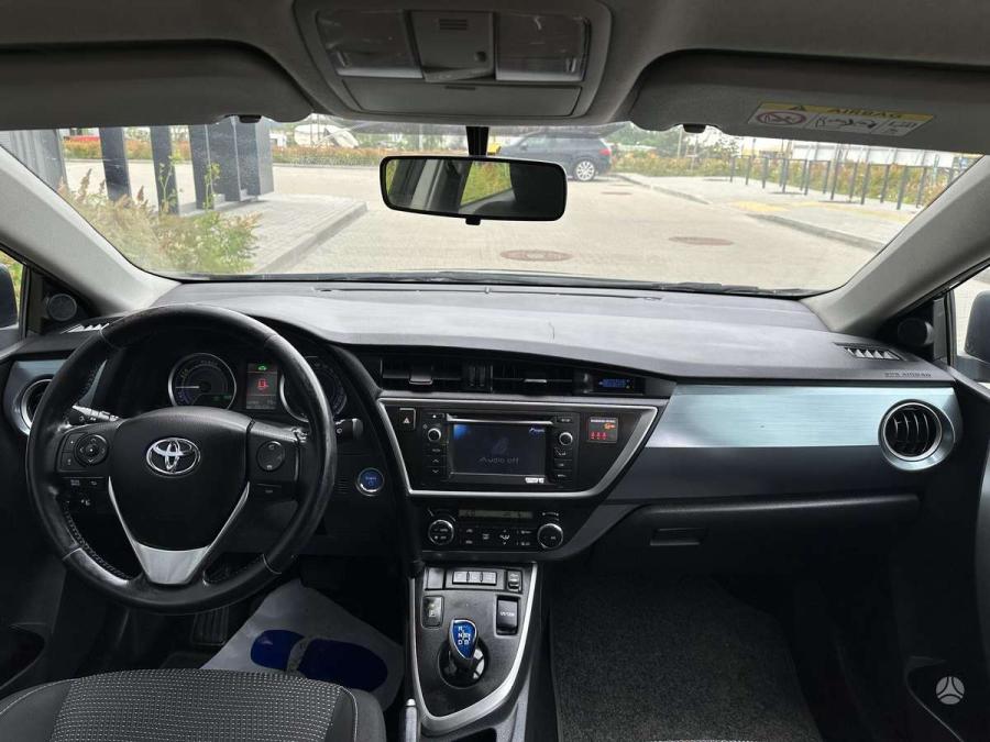 Melns Toyota Auris 2013 Viļņa, ar dzinēja tilpumu 1.80 L un nobraukumu 206 tūkst. km par 9200 €, foto 25 vietnē AUTOMOTO.COM.LV