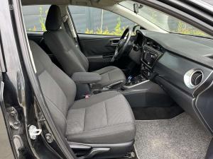Melns Toyota Auris 2013 Viļņa, ar dzinēja tilpumu 1.80 L un nobraukumu 206 tūkst. km par 9200 €, foto 29 vietnē AUTOMOTO.COM.LV