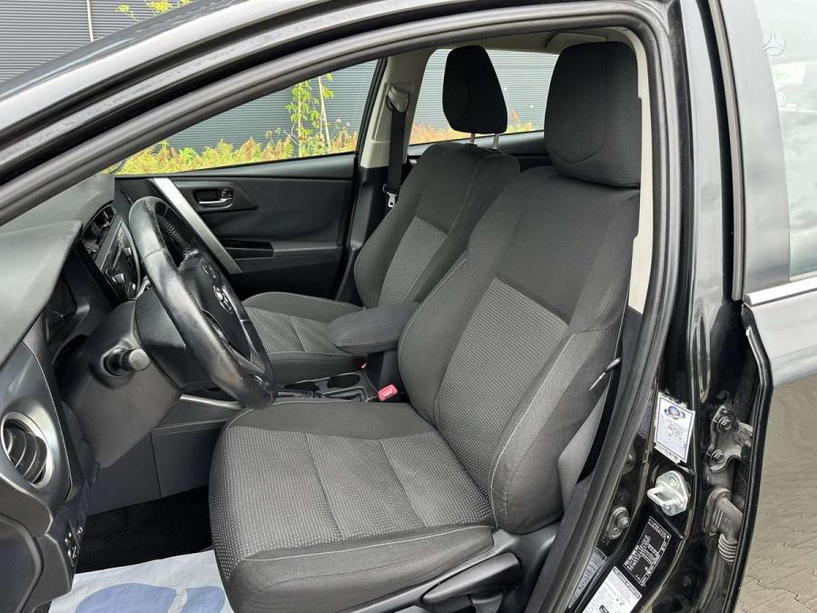 Melns Toyota Auris 2013 Viļņa, ar dzinēja tilpumu 1.80 L un nobraukumu 206 tūkst. km par 9200 €, foto 30 vietnē AUTOMOTO.COM.LV