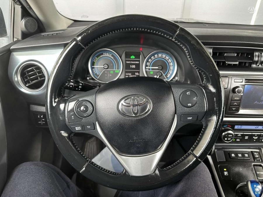 Melns Toyota Auris 2013 Viļņa, ar dzinēja tilpumu 1.80 L un nobraukumu 206 tūkst. km par 9200 €, foto 38 vietnē AUTOMOTO.COM.LV