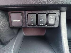 Black Toyota Auris 2013 in Siauliai, with an engine capacity of 2.00 L and mileage of 299 thousand km for 5500 €, photo 22 on AUTOMOTO.COM.LV