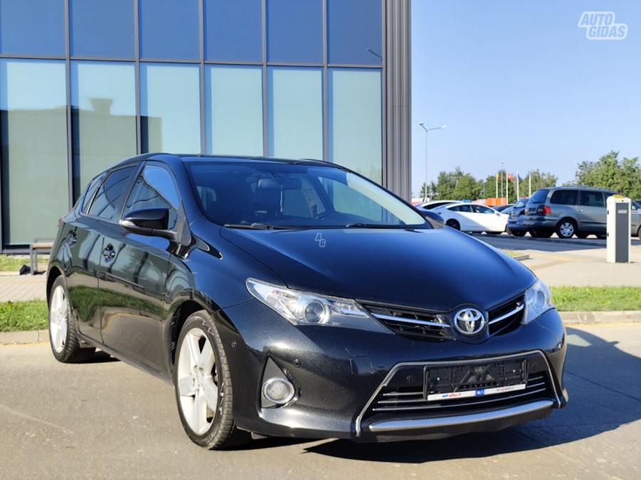 Melns Toyota Auris 2013 Šauļi, ar dzinēja tilpumu 2.00 L un nobraukumu 299 tūkst. km par 5500 €, foto 1 vietnē AUTOMOTO.COM.LV