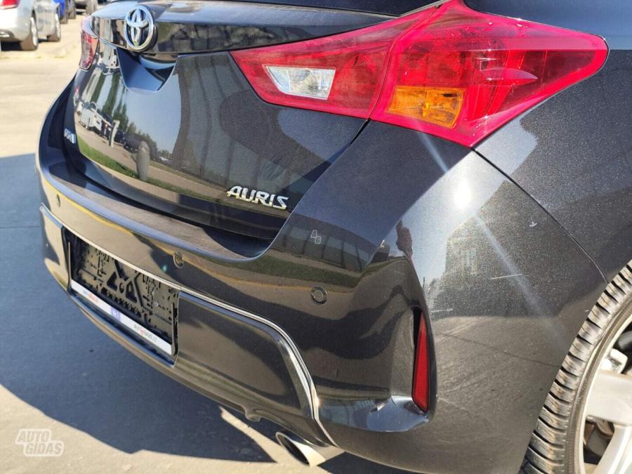 Melns Toyota Auris 2013 Šauļi, ar dzinēja tilpumu 2.00 L un nobraukumu 299 tūkst. km par 5500 €, foto 27 vietnē AUTOMOTO.COM.LV