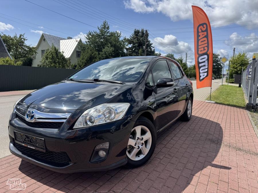 Black Toyota Auris 2013 in Kaunas, with an engine capacity of 1.80 L and mileage of 230 thousand km for 4499 €, photo 1 on AUTOMOTO.COM.LV