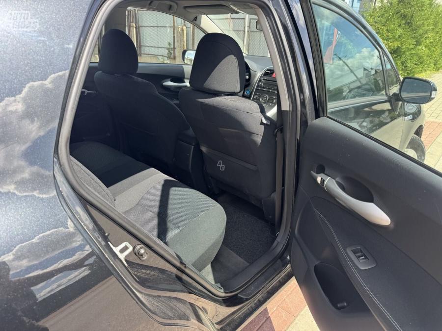 Black Toyota Auris 2013 in Kaunas, with an engine capacity of 1.80 L and mileage of 230 thousand km for 4499 €, photo 7 on AUTOMOTO.COM.LV