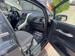 Black Toyota Auris 2013 in Kaunas, with an engine capacity of 1.80 L and mileage of 230 thousand km for 4499 €, photo 8 on AUTOMOTO.COM.LV