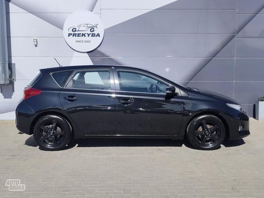 Melns Toyota Auris 2013 Ramučiai, ar dzinēja tilpumu 1.30 L un nobraukumu 221 tūkst. km par 6650 €, foto 6 vietnē AUTOMOTO.COM.LV