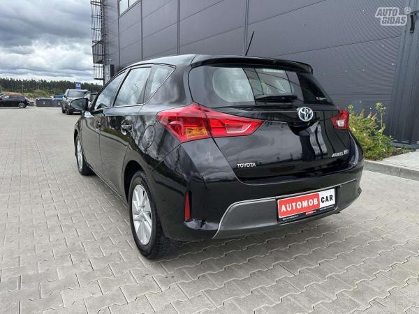 Black Toyota Auris 2013 in Vilnius, with an engine capacity of 1.80 L and mileage of 206 thousand km for 9200 €, photo 10 on AUTOMOTO.COM.LV