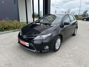 Melns Toyota Auris 2013 Viļņa, ar dzinēja tilpumu 1.80 L un nobraukumu 206 tūkst. km par 9200 €, foto  vietnē AUTOMOTO.COM.LV