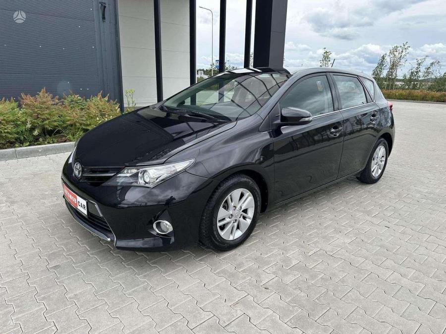 Melns Toyota Auris 2013 Viļņa, ar dzinēja tilpumu 1.80 L un nobraukumu 206 tūkst. km par 9200 €, foto 3 vietnē AUTOMOTO.COM.LV