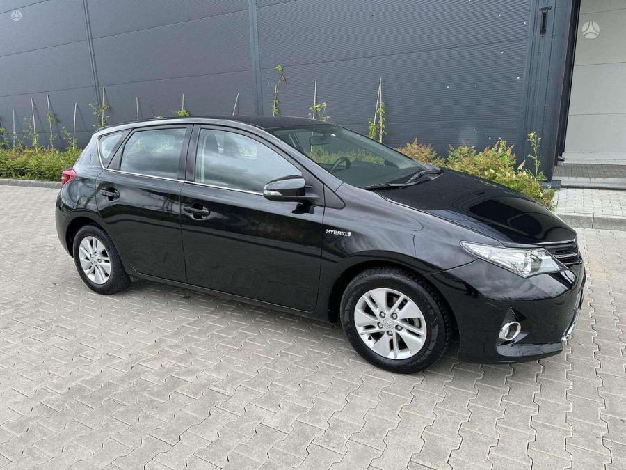 Melns Toyota Auris 2013 Viļņa, ar dzinēja tilpumu 1.80 L un nobraukumu 206 tūkst. km par 9200 €, foto 6 vietnē AUTOMOTO.COM.LV