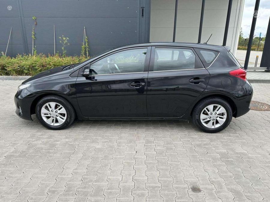 Melns Toyota Auris 2013 Viļņa, ar dzinēja tilpumu 1.80 L un nobraukumu 206 tūkst. km par 9200 €, foto 8 vietnē AUTOMOTO.COM.LV