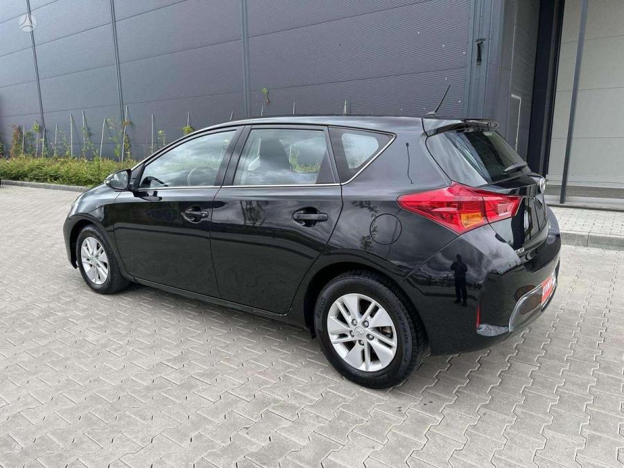 Melns Toyota Auris 2013 Viļņa, ar dzinēja tilpumu 1.80 L un nobraukumu 206 tūkst. km par 9200 €, foto 10 vietnē AUTOMOTO.COM.LV