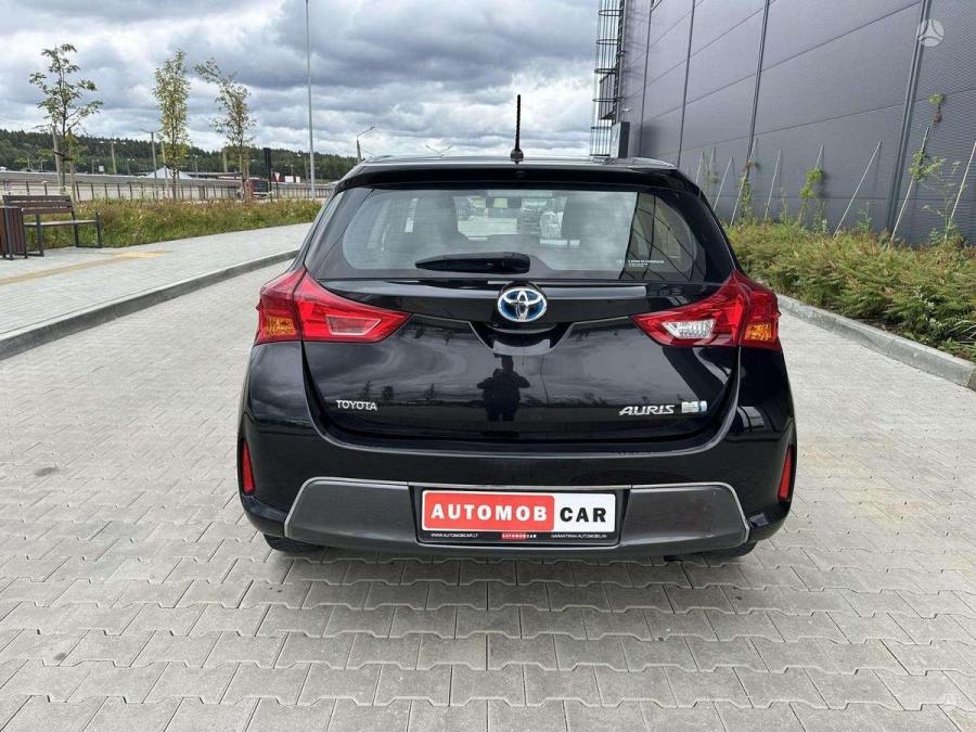 Melns Toyota Auris 2013 Viļņa, ar dzinēja tilpumu 1.80 L un nobraukumu 206 tūkst. km par 9200 €, foto 12 vietnē AUTOMOTO.COM.LV