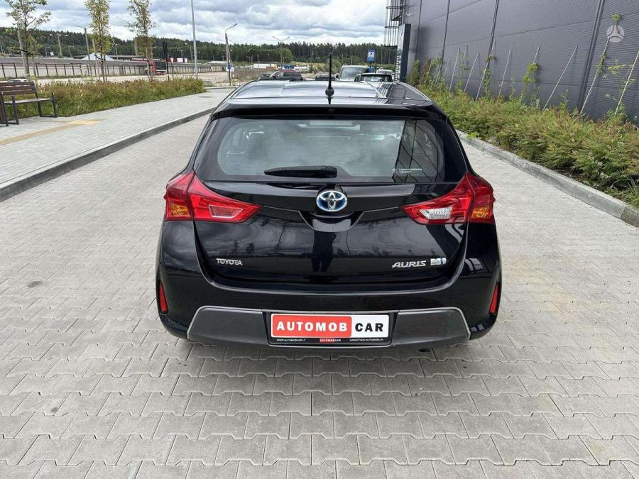 Melns Toyota Auris 2013 Viļņa, ar dzinēja tilpumu 1.80 L un nobraukumu 206 tūkst. km par 9200 €, foto 13 vietnē AUTOMOTO.COM.LV