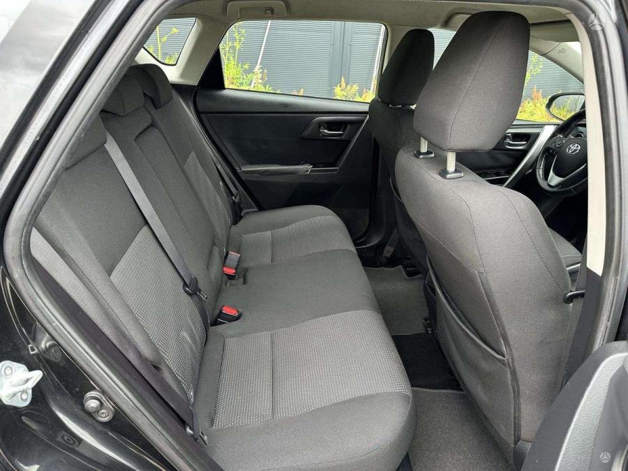 Melns Toyota Auris 2013 Viļņa, ar dzinēja tilpumu 1.80 L un nobraukumu 206 tūkst. km par 9200 €, foto 23 vietnē AUTOMOTO.COM.LV