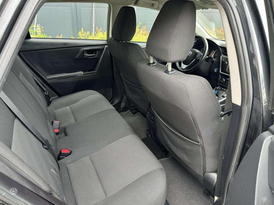 Melns Toyota Auris 2013 Viļņa, ar dzinēja tilpumu 1.80 L un nobraukumu 206 tūkst. km par 9200 €, foto 24 vietnē AUTOMOTO.COM.LV