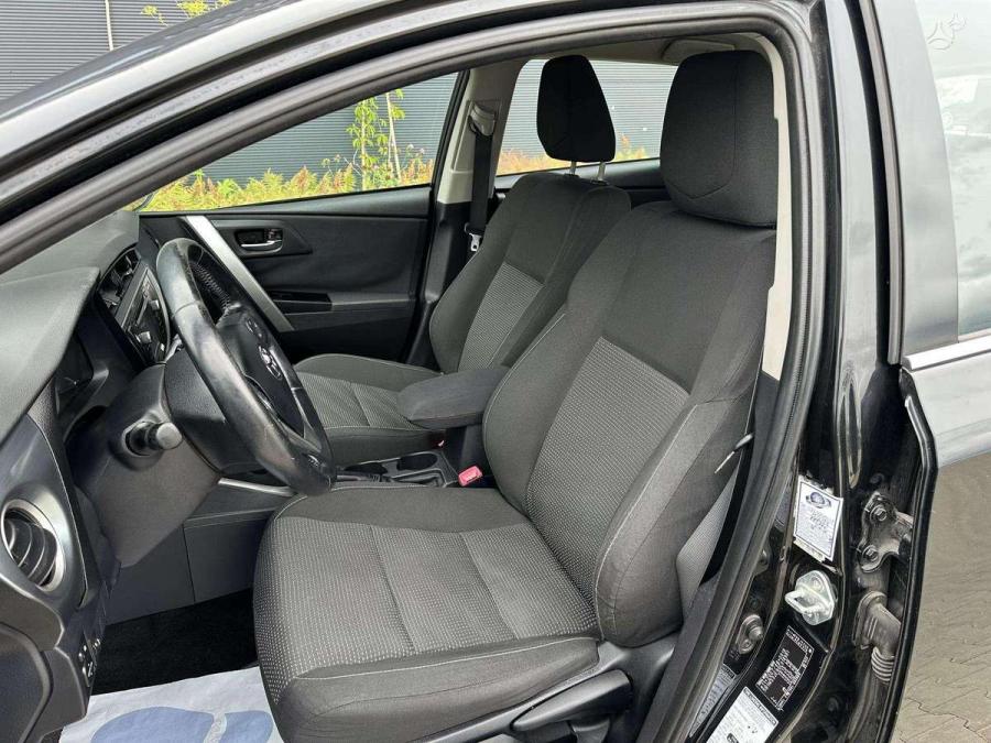 Melns Toyota Auris 2013 Viļņa, ar dzinēja tilpumu 1.80 L un nobraukumu 206 tūkst. km par 9200 €, foto 30 vietnē AUTOMOTO.COM.LV