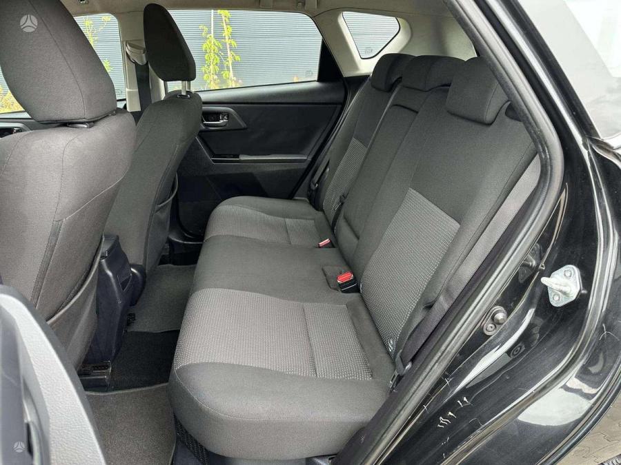 Melns Toyota Auris 2013 Viļņa, ar dzinēja tilpumu 1.80 L un nobraukumu 206 tūkst. km par 9200 €, foto 32 vietnē AUTOMOTO.COM.LV