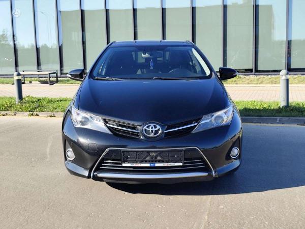 Melns Toyota Auris 2013 Šauļi, ar dzinēja tilpumu 2.00 L un nobraukumu 299 tūkst. km par 4950 €, foto 3 vietnē AUTOMOTO.COM.LV