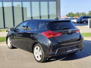 Black Toyota Auris 2013 in Siauliai, with an engine capacity of 2.00 L and mileage of 299 thousand km for 4950 €, photo 6 on AUTOMOTO.COM.LV