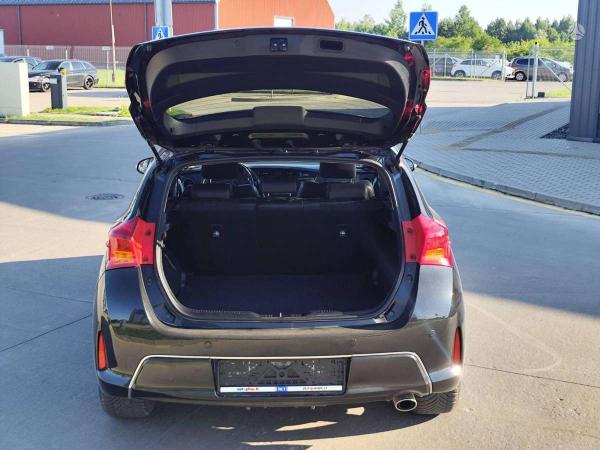 Melns Toyota Auris 2013 Šauļi, ar dzinēja tilpumu 2.00 L un nobraukumu 299 tūkst. km par 4950 €, foto 8 vietnē AUTOMOTO.COM.LV