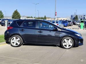Black Toyota Auris 2013 in Siauliai, with an engine capacity of 2.00 L and mileage of 299 thousand km for 4950 €, photo 9 on AUTOMOTO.COM.LV