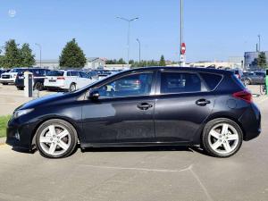 Black Toyota Auris 2013 in Siauliai, with an engine capacity of 2.00 L and mileage of 299 thousand km for 4950 €, photo 10 on AUTOMOTO.COM.LV