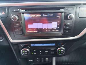 Black Toyota Auris 2013 in Siauliai, with an engine capacity of 2.00 L and mileage of 299 thousand km for 4950 €, photo 14 on AUTOMOTO.COM.LV