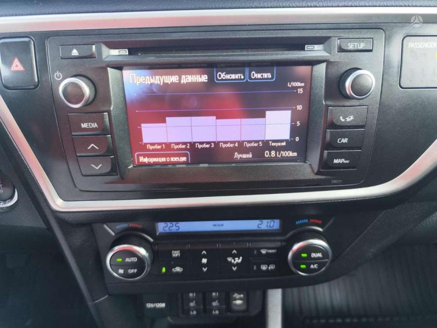 Black Toyota Auris 2013 in Siauliai, with an engine capacity of 2.00 L and mileage of 299 thousand km for 4950 €, photo 14 on AUTOMOTO.COM.LV