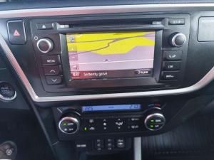 Black Toyota Auris 2013 in Siauliai, with an engine capacity of 2.00 L and mileage of 299 thousand km for 4950 €, photo 15 on AUTOMOTO.COM.LV