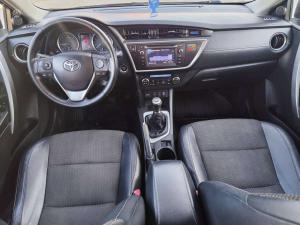 Black Toyota Auris 2013 in Siauliai, with an engine capacity of 2.00 L and mileage of 299 thousand km for 4950 €, photo 19 on AUTOMOTO.COM.LV