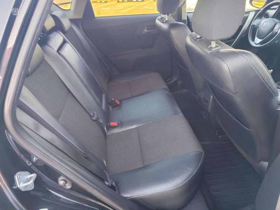 Black Toyota Auris 2013 in Siauliai, with an engine capacity of 2.00 L and mileage of 299 thousand km for 4950 €, photo 24 on AUTOMOTO.COM.LV