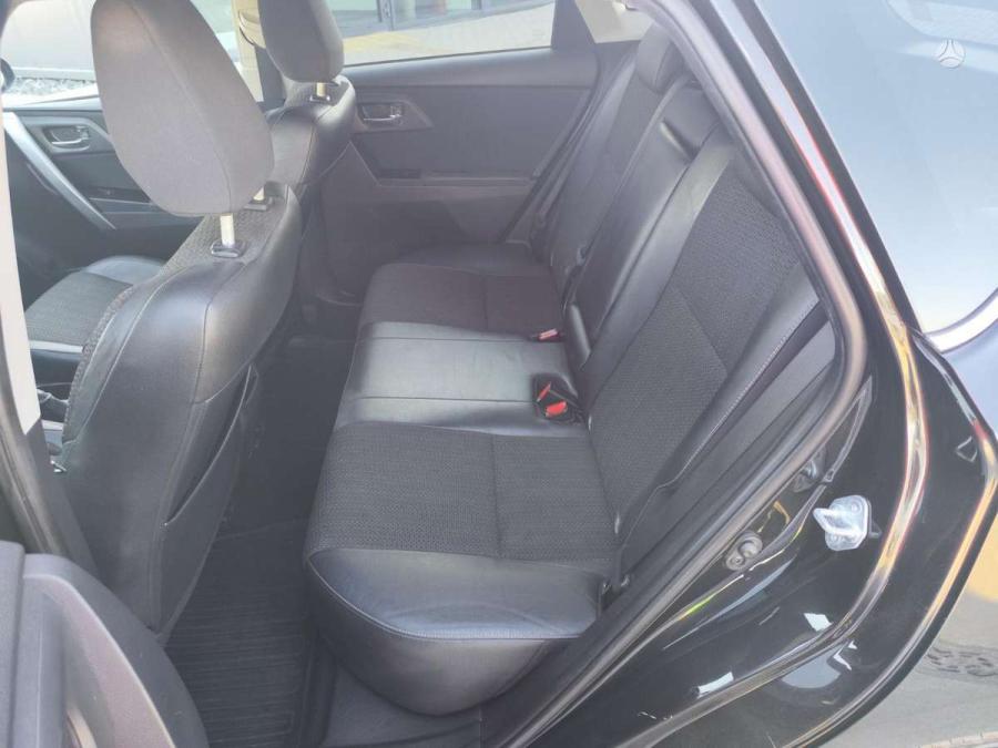 Black Toyota Auris 2013 in Siauliai, with an engine capacity of 2.00 L and mileage of 299 thousand km for 4950 €, photo 25 on AUTOMOTO.COM.LV