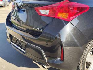 Black Toyota Auris 2013 in Siauliai, with an engine capacity of 2.00 L and mileage of 299 thousand km for 4950 €, photo 26 on AUTOMOTO.COM.LV