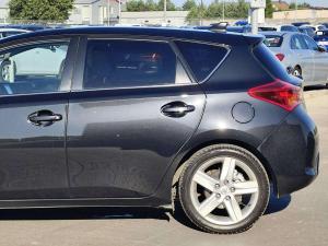 Black Toyota Auris 2013 in Siauliai, with an engine capacity of 2.00 L and mileage of 299 thousand km for 4950 €, photo 29 on AUTOMOTO.COM.LV