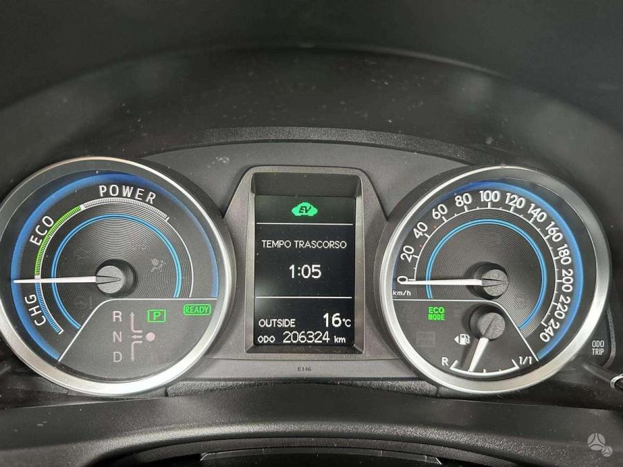 Black Toyota Auris 2013 in Vilnius, with an engine capacity of 1.80 L and mileage of 206 thousand km for 8750 €, photo 37 on AUTOMOTO.COM.LV