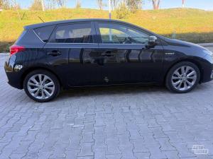 Melns Toyota Auris 2013 Viļņa, ar dzinēja tilpumu 1.80 L un nobraukumu 239 tūkst. km par 9850 €, foto  vietnē AUTOMOTO.COM.LV
